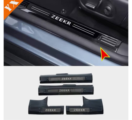 Защитные накладки из нержавеющей стали для порог дверей от Zeekr 007.