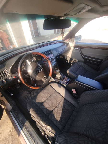 W202 1.8 srocna sotiladi