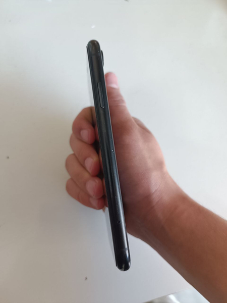Iphone xr sotiladi ideal