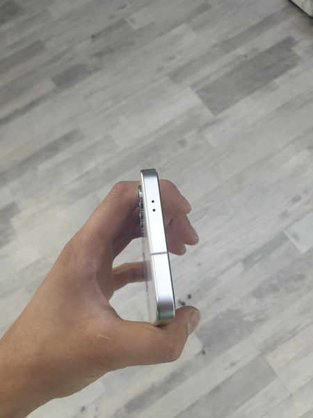 Samsung S 24 8/128 GB Natural Seriy ideal