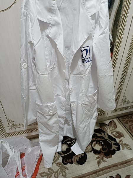 Oq xalat va forma sotiladi