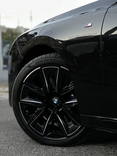 BMW 740i G70 Автомобиль  в идеальном состоянии