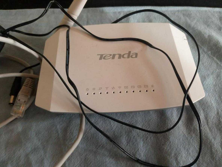 Wi-Fi роутер Tenda/ Почти новый.
