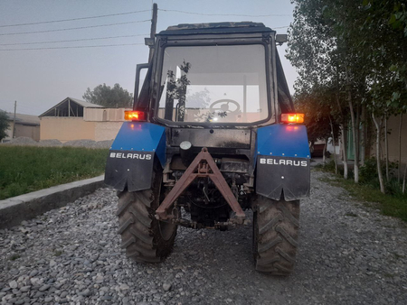 Traktor sotiladi