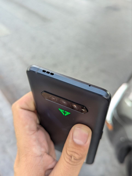 Xiaomi Blackshark 4 pro (12/256 игровая ракета)