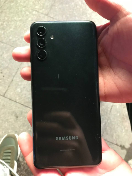 Samsung A04s sotilad