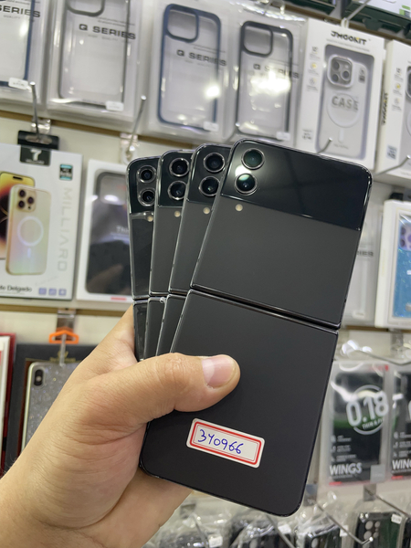 Samsung galaxy Z flip 4