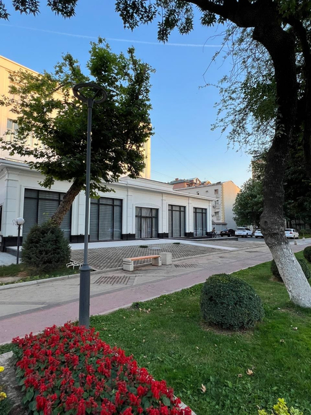 Аренда. улица Нукусская. 1-Линия. вдоль дороги. 950м² под любой бизнес