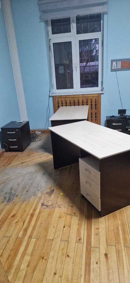 Офисные столы, 2 шкафа
