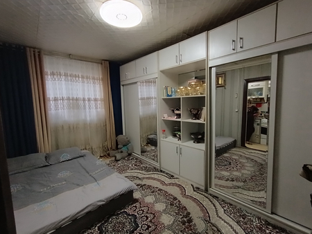 Спутник 1, продаётся 1 комнатная квартира. Чистая с мебелью. 1/2/2