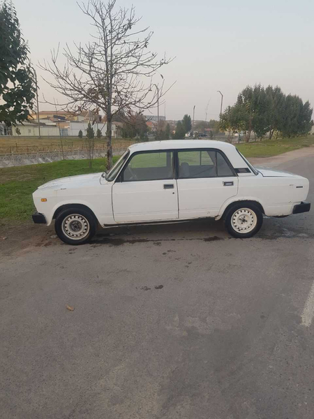 Ваз 2105  йилда ишлаб чиқарилган