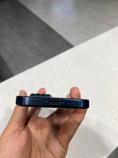 Iphone 15 pro blue