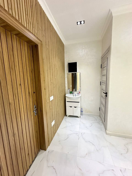 Срочно продается офисс. 2 ком, с подвалом, первая линия. Лисунова.