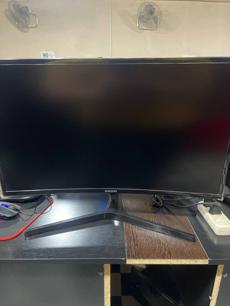 Samsung manitor sotiladi 27 razmer 60HZ 20 ta bor 1 yil ishlatilgan