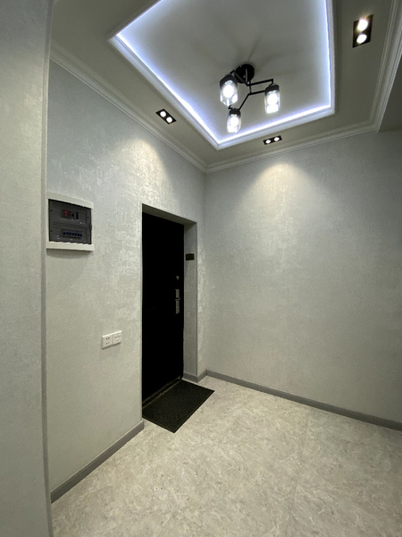 Kvartira sotiladi srochna Elite houseda 1 honali