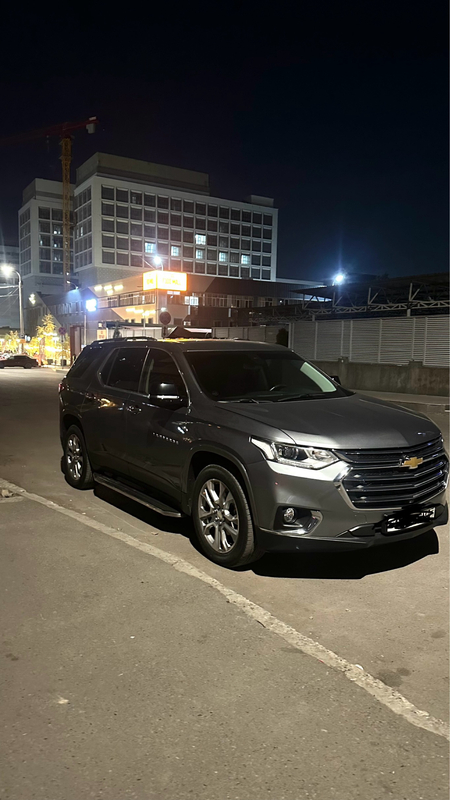 Chevrolet Traverse 2021 года, цвет: серый металик