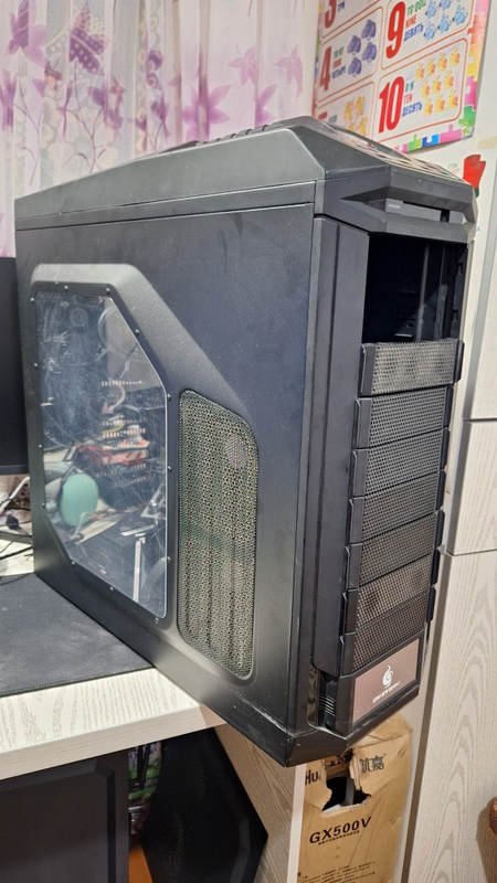 Продам мощный кейс I9 для рендеринга
CPU-Core I9 7900x
MB-Asus x299
D