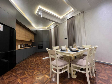 Сдается кв-ра в центре города ул. Мукуми 4/6/8 Авторский проект 1700$