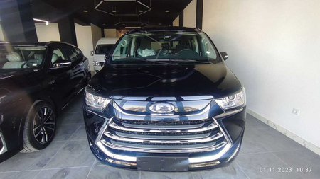 JAC M4 Komfort miniven turistlani tashishga