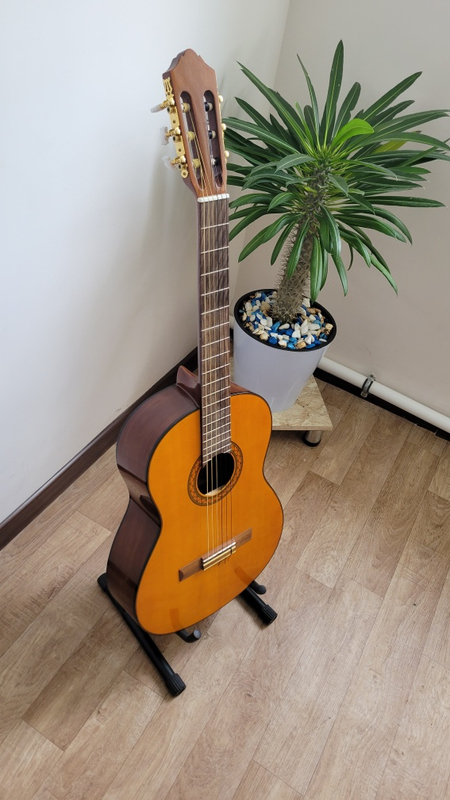 Gitara sotiladi yamaha C 70 yangi