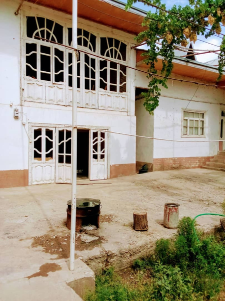 Shahar markazidan 18 sotix hovli sotiladi. Shahrisabz hovli