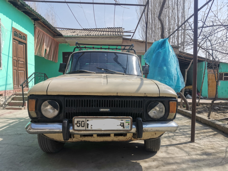 Maskvich 412 prsepi bilan