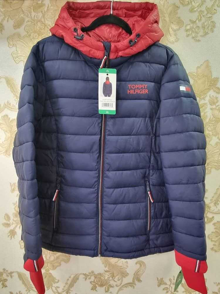 Женская куртка TOMMY HILFIGER.
