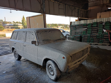 Vaz 2102 sotiladi