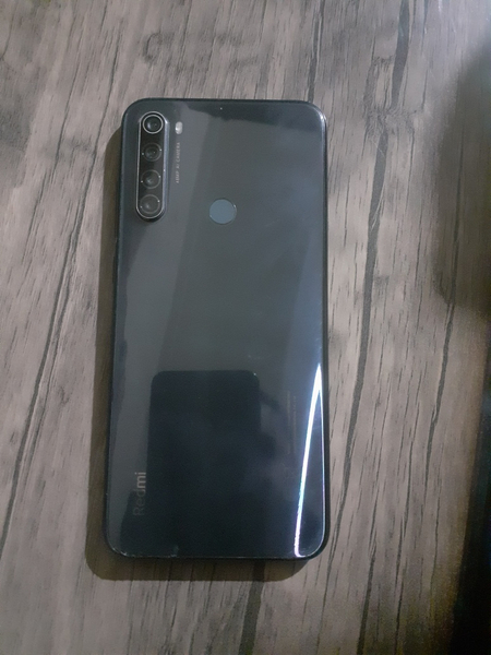 Redmi not 8T xotirasi 64/4 aybi ekrani singan