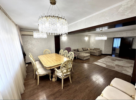 Продается 4/3/5 кирпич 144 кв ,77 серия ,ул Садыка Азимова