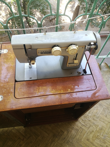 Продается швейная машина