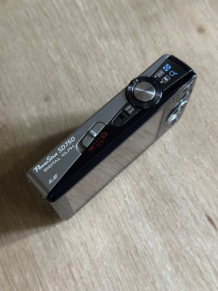 Продаю фотоаппарат Canon SD750 в хорошем состоянии