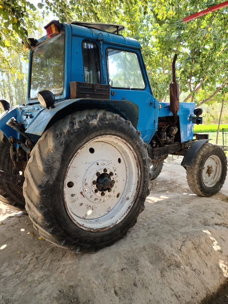 MTZ 80 BELORUS Traktor sotiladi