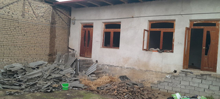Ховли Сотилади ярим чала, временкаси бн Ок уйда 2,3 сотих 230m²