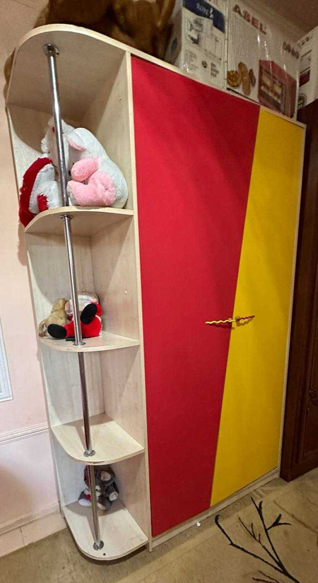 Продам детскую мебель в среднем состояние комплект