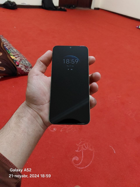 HONOR X6b 128/4  olganimga 1 oy boldi Narxi 1.400 srochna pul kk
