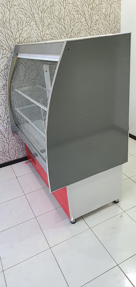 Vitrina xolodilnik