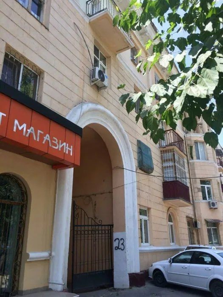 В районе Мирабад  2/2/4