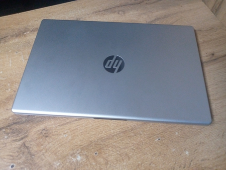 Hp noutbuk yangi .sumka+sichqoncha qoʻshib beriladi.