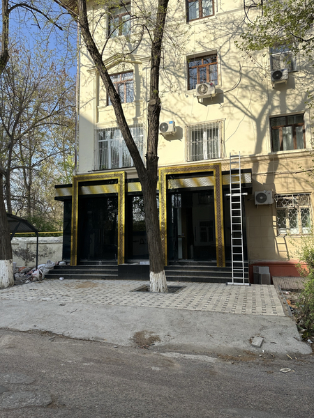 Аренда офиса! Срочно сдается нежилой обьект на 1 линии, шота руставели