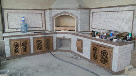 Облицовка каминов,барбекю, летней кухни, очагов. Установка столешниц.