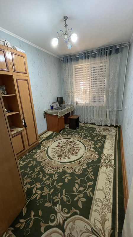 СРОЧНО 1-кават 3 хоналик (4 хона килинган) квартира сотилади.