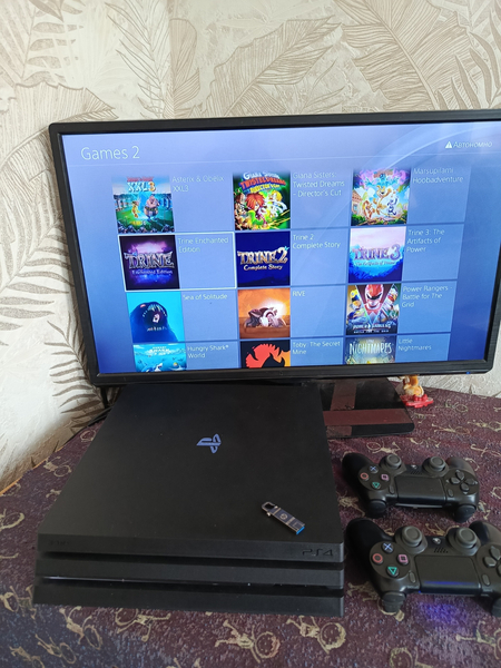 PS4 pro 1TB V:9.00+100 ta oyin ideal xolatda garantiya bor