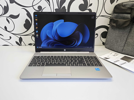 ПРОДАМ HP 250G8 Ноутбук Core™i3 11-ПОКОЛЕНИЯ/8GB/512GB-SSD/15.6