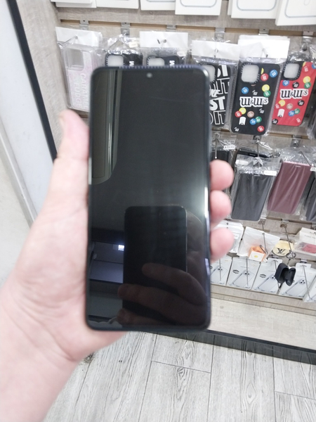 Redmi note 12 pro xolati zur qirilgan joylariyam yu  xotira 8+4ga 256