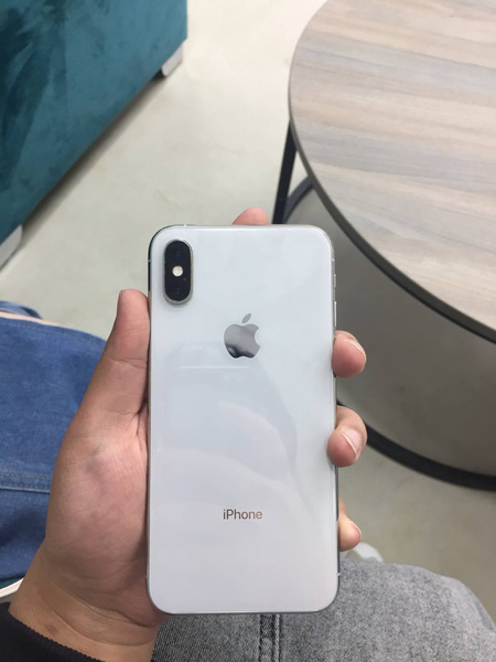 Iphone sotiladi srochno 200$