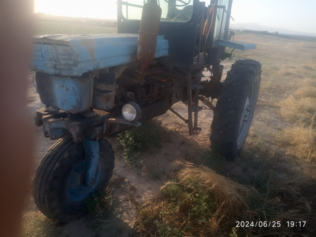 Traktor t 28 uch bolonli