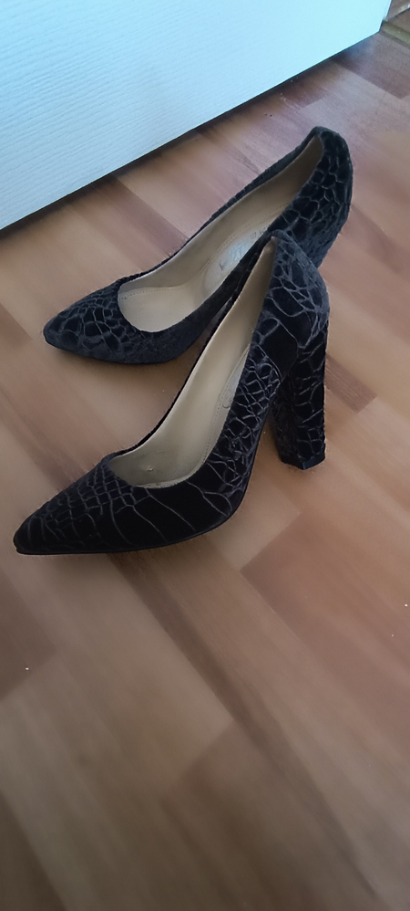 Продам женские туфли