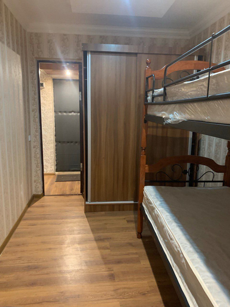 Калининский массивда 2хонали квартира ижарага берилади300$