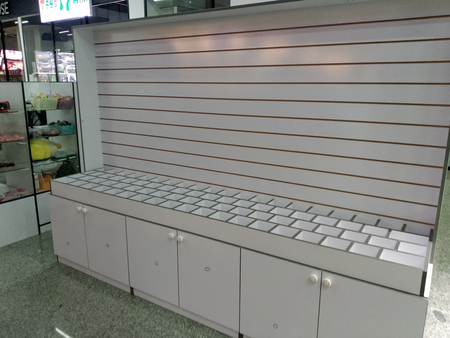 Polka vitrina stelaj ofisnoy mebel apteka mebel zakaz